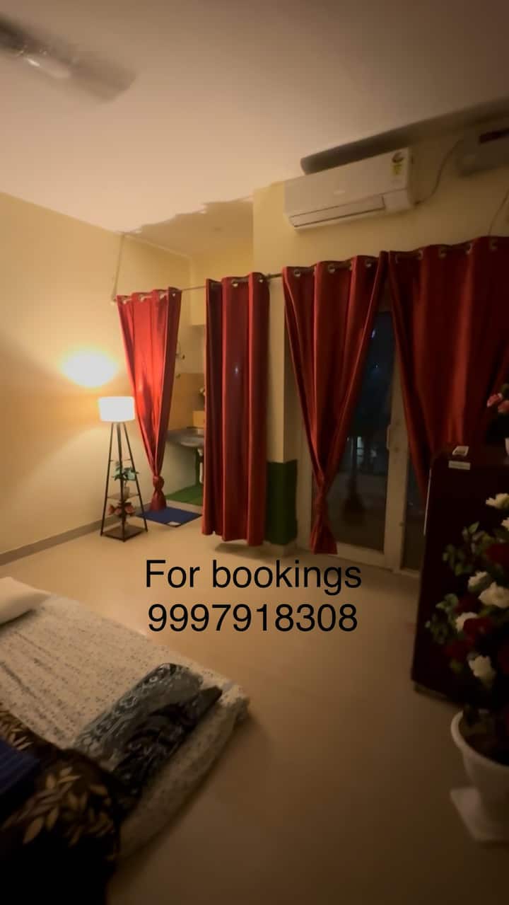 Peaceful Gopala Near Premanand Maharaj Ji - Vrindavan