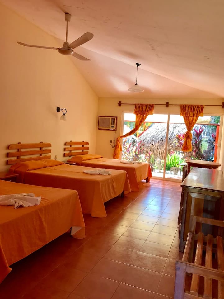 Cabañita Triple. Tres Camas Matrimoniales - Tabasco