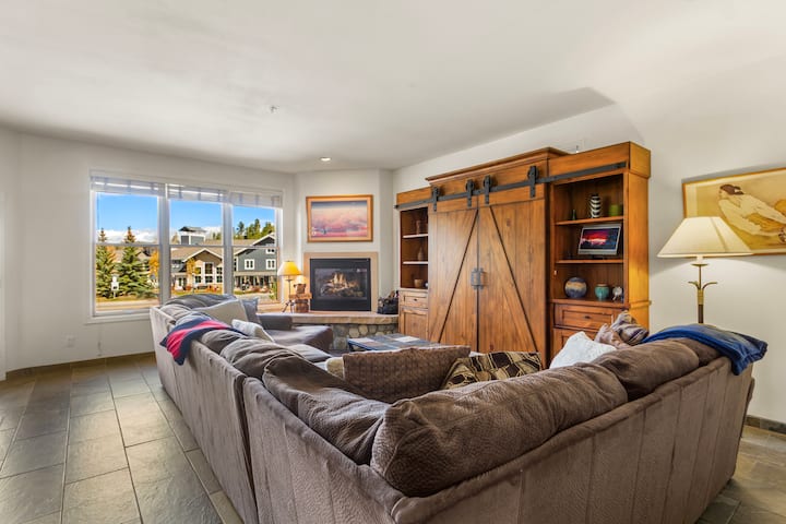Hot Tub • Walk To Lift & Town • Perfect For Groups - Breckenridge, CO