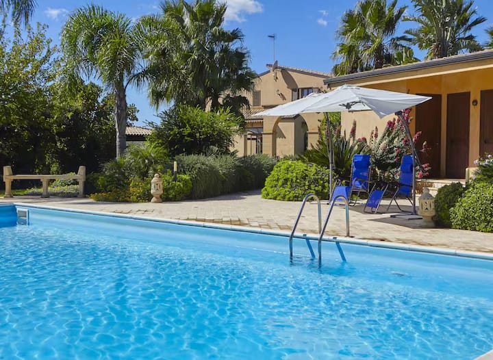 Oasi Di Relax Con Piscina – 4 Camere, 2 Bagni - Castelvetrano