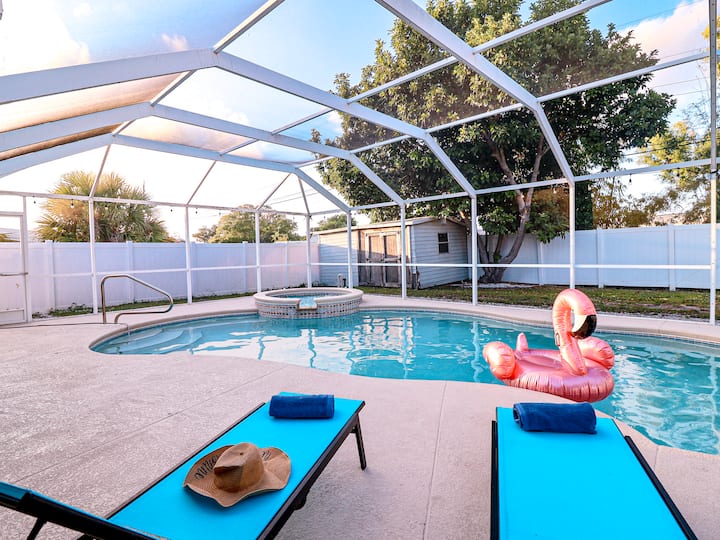 New! 2mi To Img | Hot Tub, Heated Pool, Game Room - Bradenton, FL