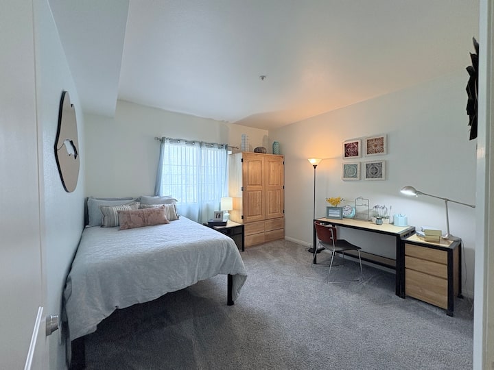 Private Room W/ Bath In Resort-style Apartment - Riverside, CA