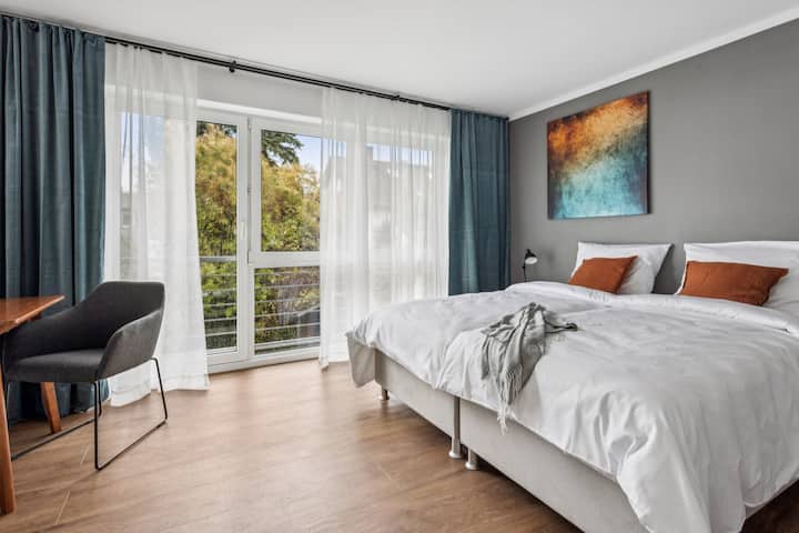 Charmantes Stadthaus, Parkplätze, Garten - Singen