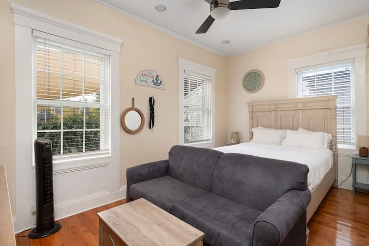 Downtown Bristol Studio Near Ferry & Waterfront - Bristol, RI