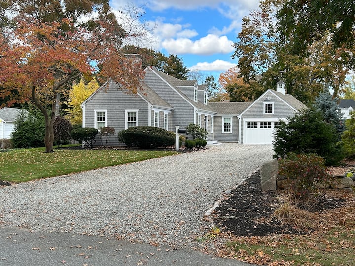 Cozy Cape Cottage In East Greenwich, Ri - Warwick
