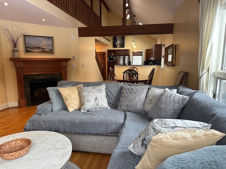 Scenic Brunswick Retreat | Hot Tub | 4 Min To Town - Brunswick, ME