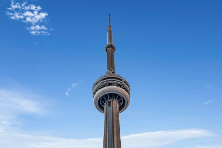 Modern 2br Cn Tower | Rooftop Pool | Parking - Toronto