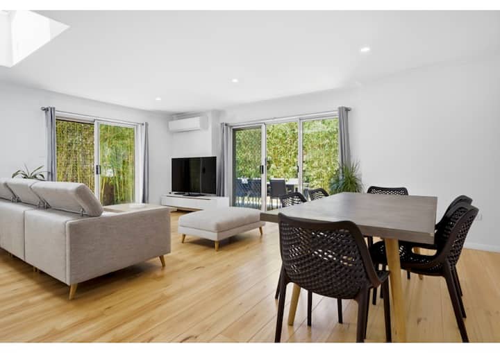 Beach Chic 3br Home, 5 Min Walk To Terrigal Beach - Avoca Beach