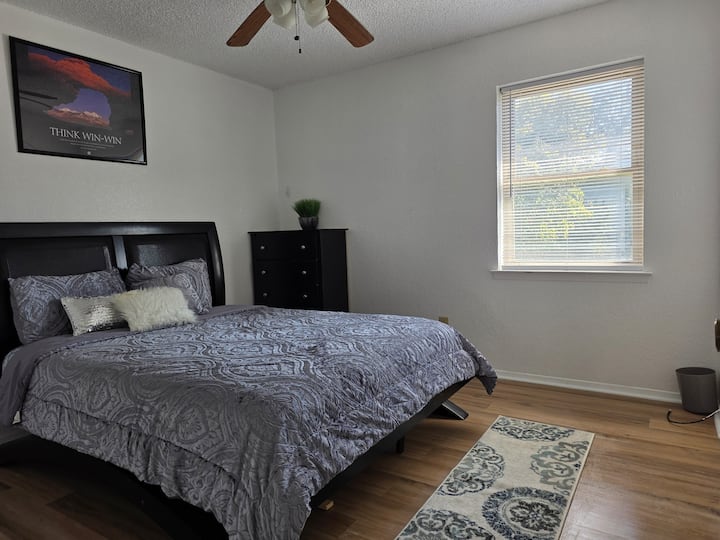 Cozy Grapevine Unit - Grapevine, TX