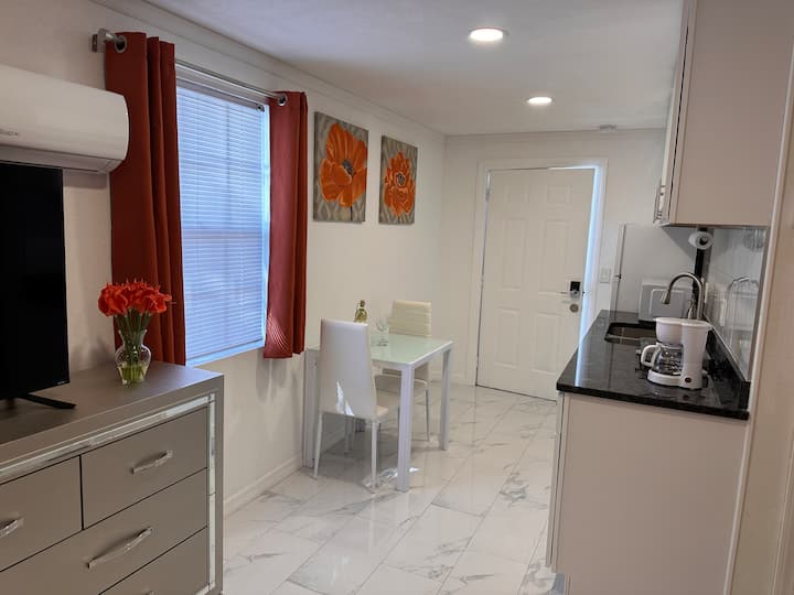 Cozy Room - Tampa, FL