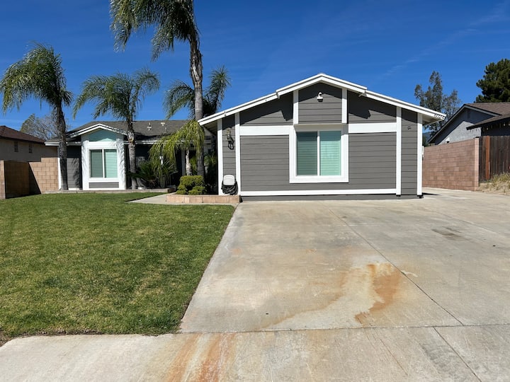 The Little Mountain Suite. - San Bernardino, CA