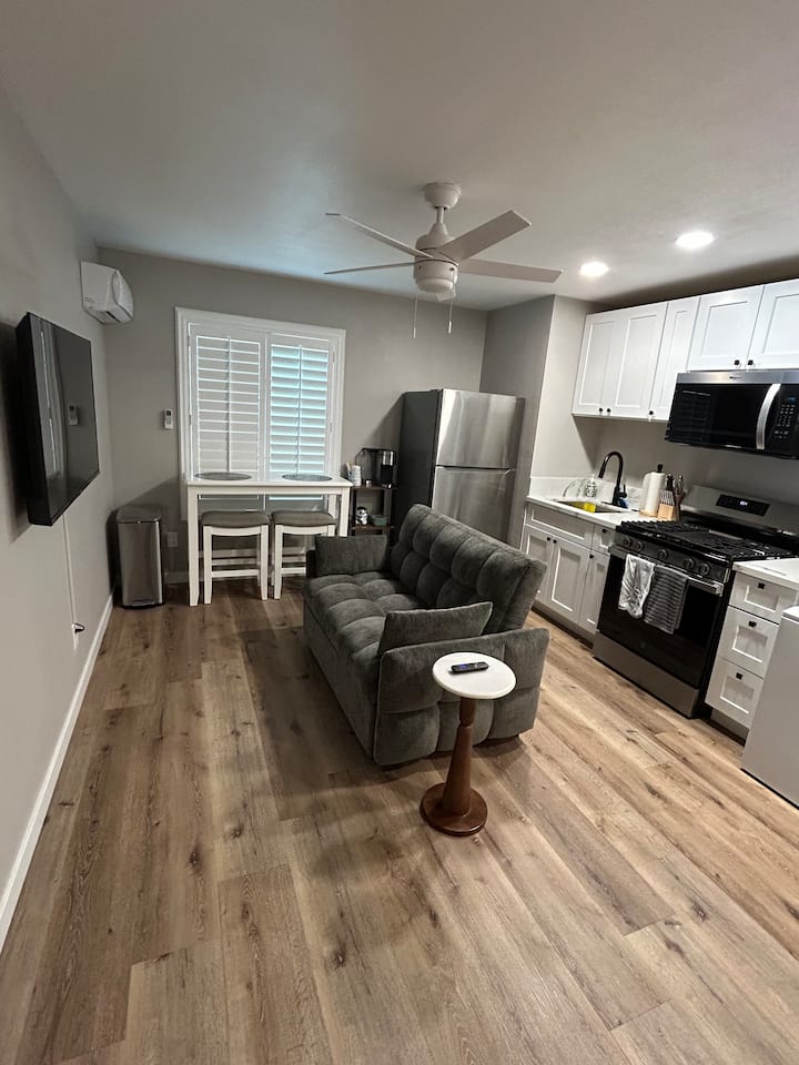 The Little Mountain Suite. Pet Friendly - San Bernardino, CA