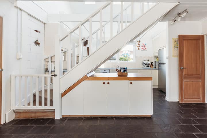 Bramble House; Pet Friendly, Minutes To Beach - Sandy Point