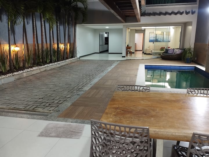 Casa De Alto Padrão Com Piscina Aquecida - Guarapari