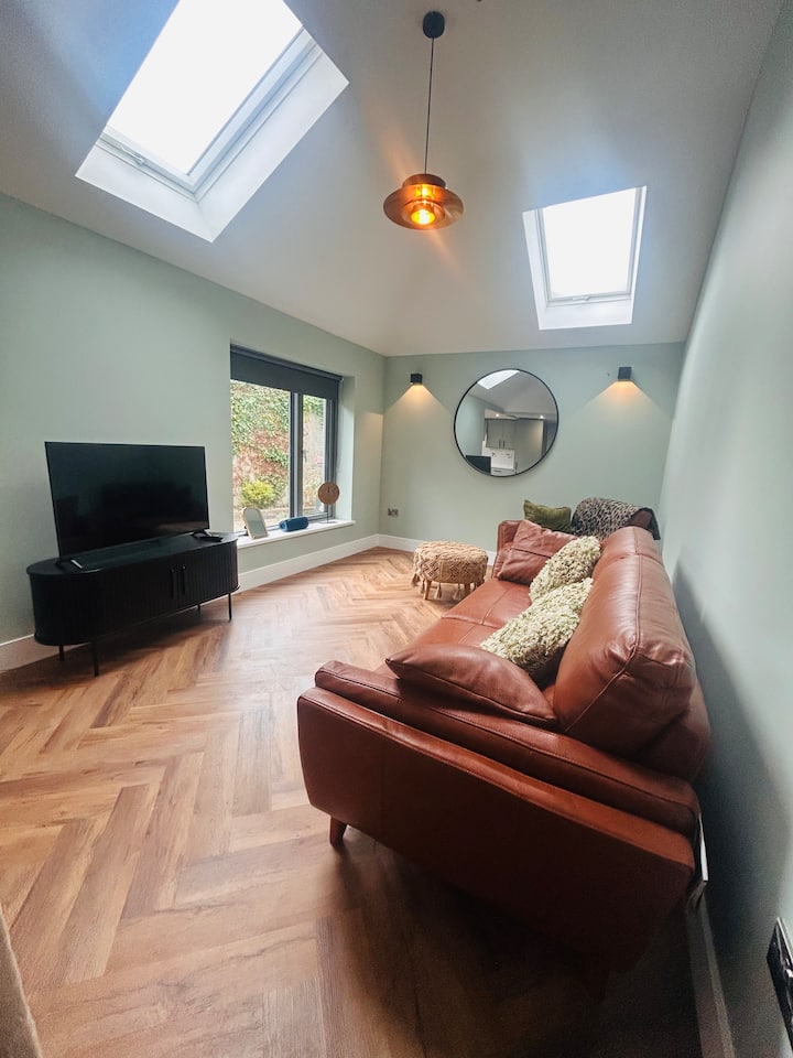 One Bed Mews With Private Entrance & Garden. - Dublín