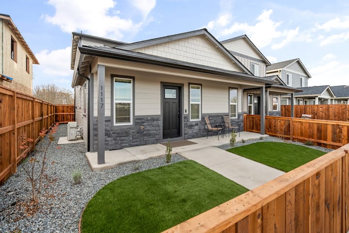 The Valley House (Ev Charger) - Eagle Point, OR