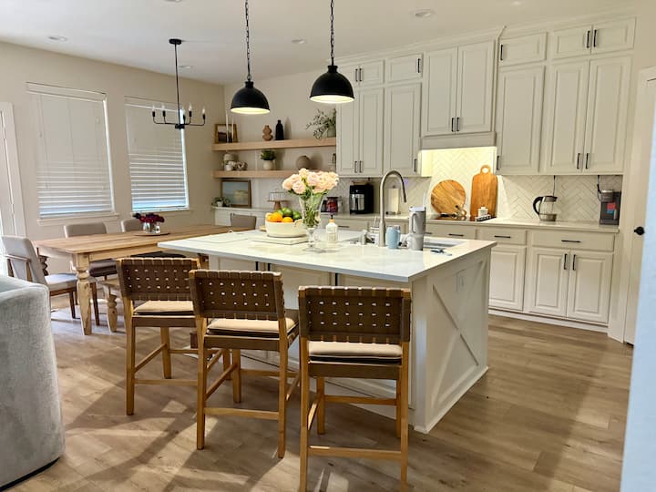 Spacious Twhm Close To Everything! - Irving, TX