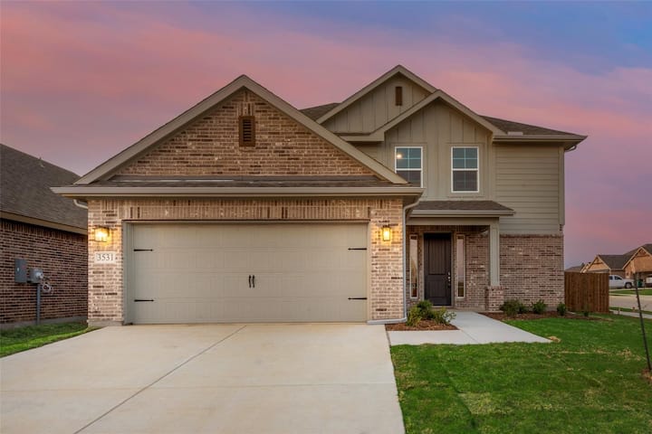 Modern Home On The Texas Prairie - Gainesville, TX