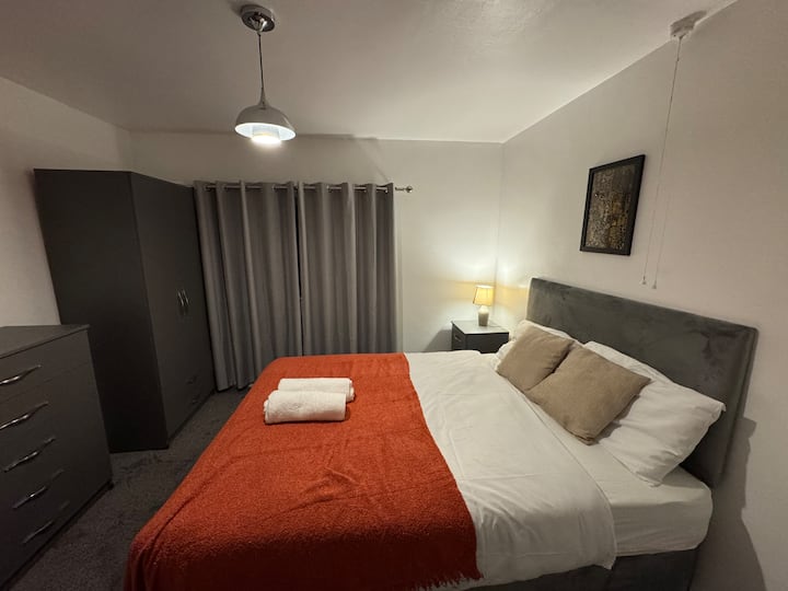 Large House For Contractors, Families And Groups - Stoke-on-Trent