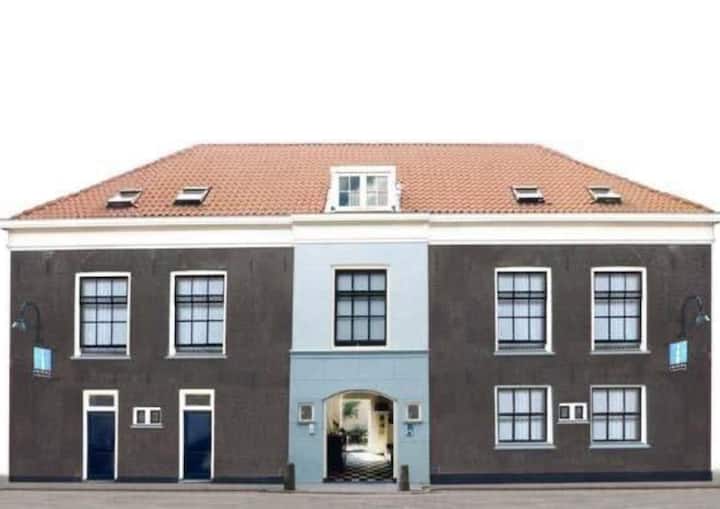 Large - Alphen aan den Rijn