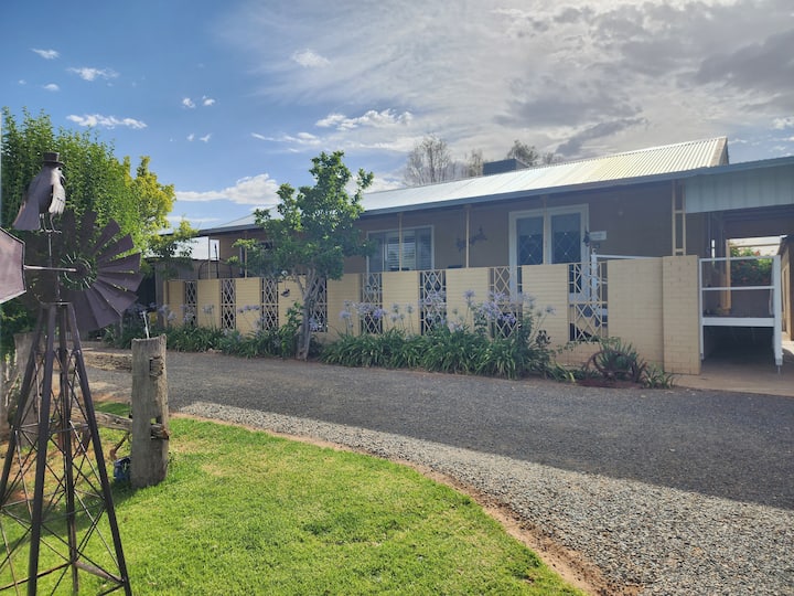 Anderlon House 
 
Cosy Farmhouse - Wagga Wagga