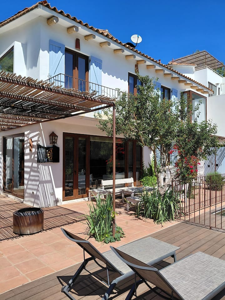 Acogedora Casa A Pasos De La Playa - Zapallar