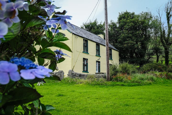 Cosy Dog Friendly Rural Home With Mountain Views - Dingle Peninsula