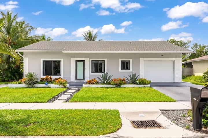 Coastal Comfort In Charming Boynton Beach - Boynton Beach, FL