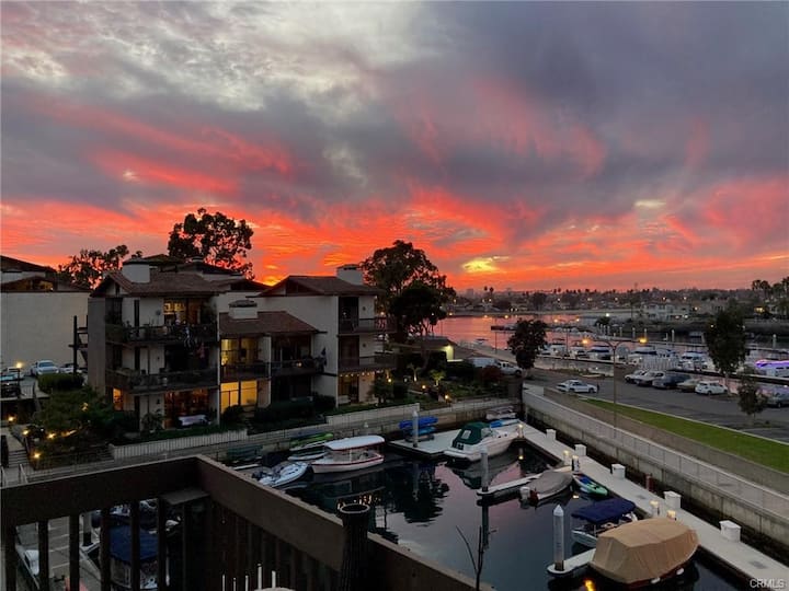 Waterfront European Luxury Penthouse-sleeps 6 - Long Beach, CA