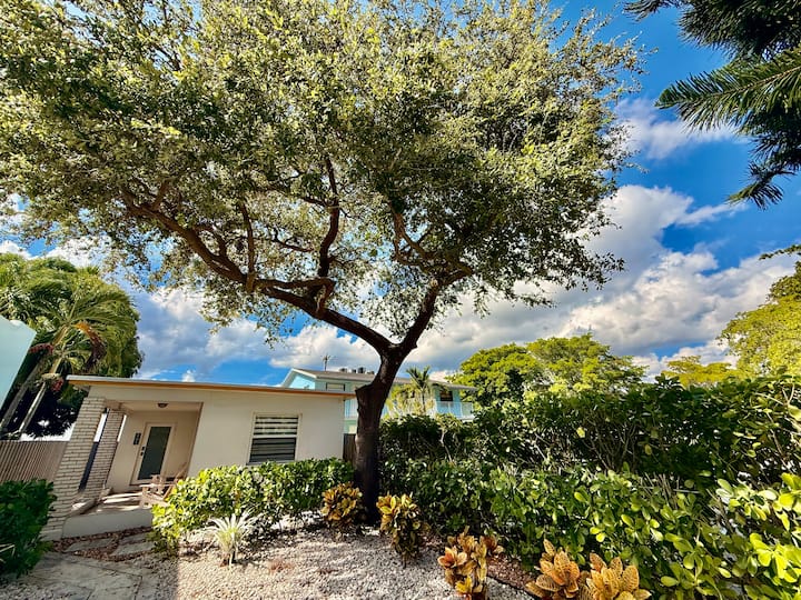 Mid-century Modern Coastal Cabana - Lake Worth, FL