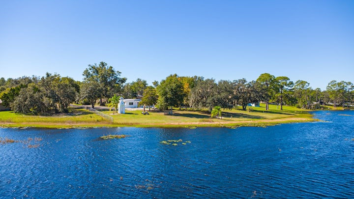 Lakefront Paradise Retreat - Deltona, FL