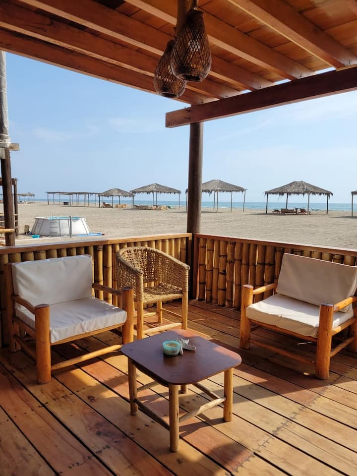 Linda Casa De Playa En Primera Fila. - San Vicente de Cañete