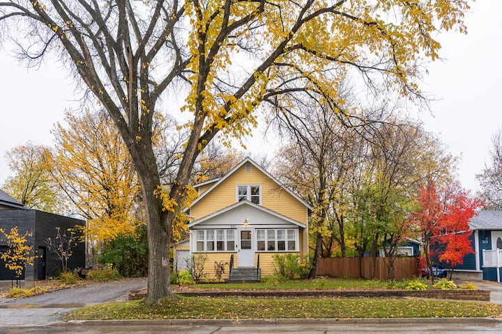 The Yellow Casita - Steinbach