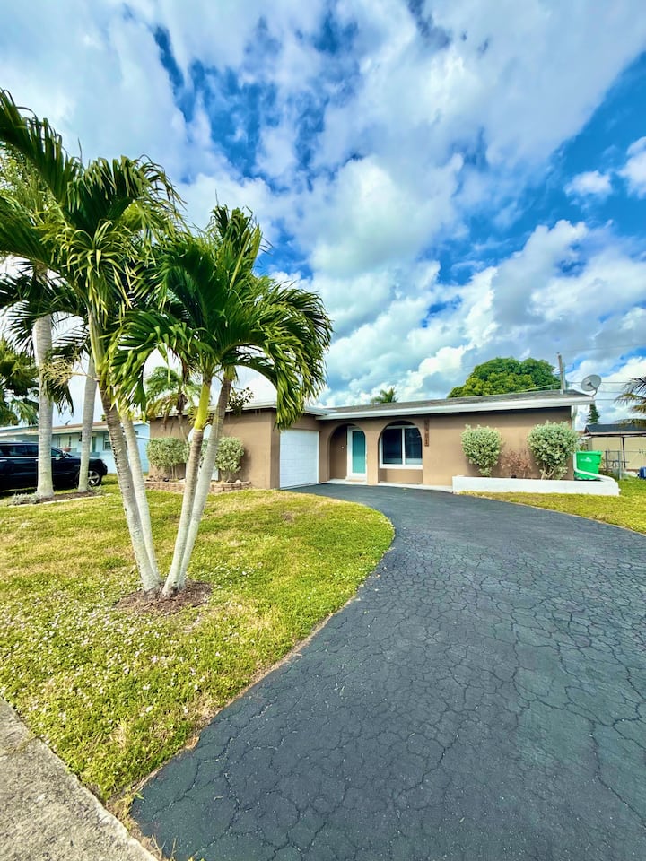 Bright & Spacious Sunrise 3 Bedroom Retreat - Sunrise, FL