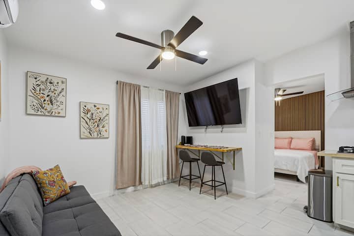 Casa Rosa | Renovated 1 Br Private Home - El Paso Zoo and Botanical Gardens