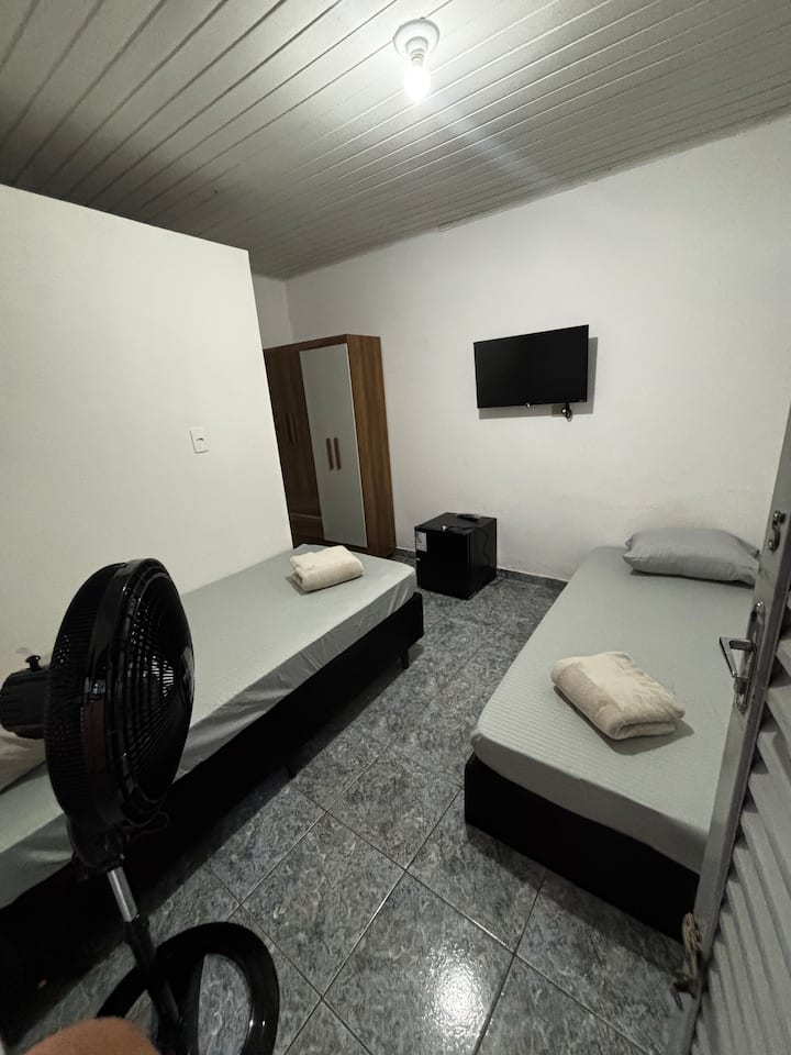 Kitnet Com 10 Quartos, Cozinha Compartilhada Wi-fi - Piracicaba