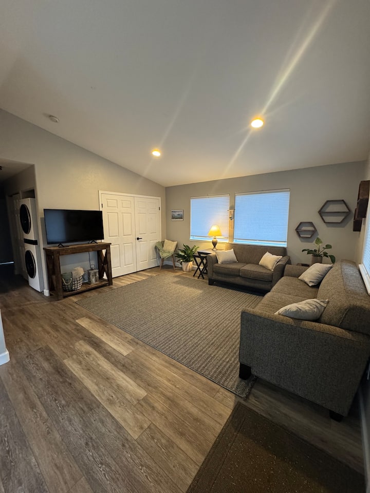 Cozy Anchorage Home Near Airport & Parks - Anchorage