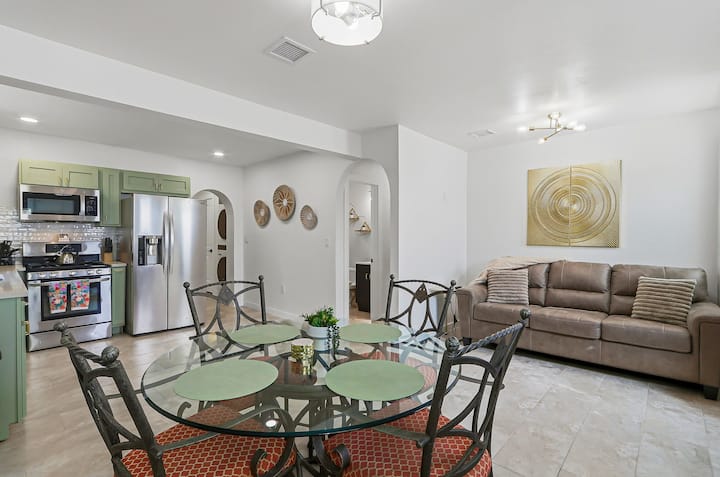 Casa Paz | 2 Bed Modern Central Home - エル・パソ, TX