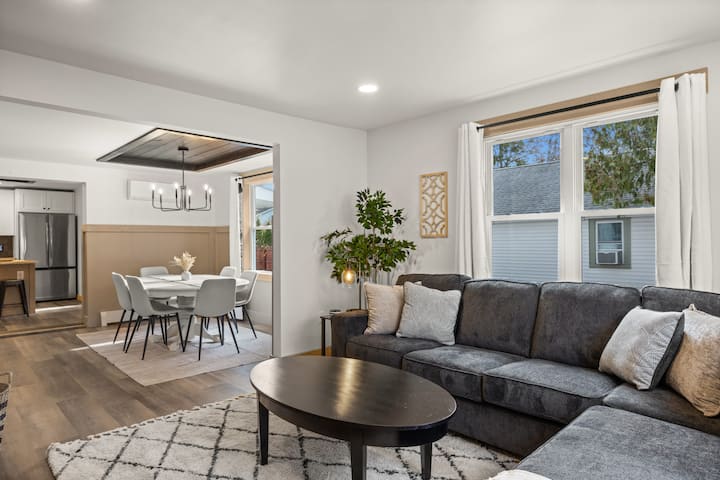 Newly Renovated Home Close To Everything! - Saratoga Springs, NY