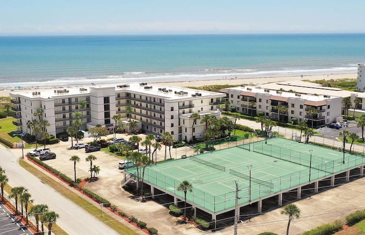 Beachfront Space Coast Gem—heated Pool, Sleeps 4 - Cape Canaveral, FL
