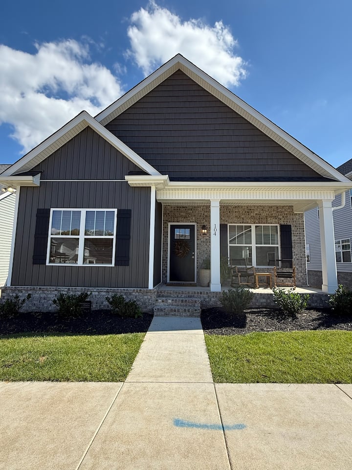 Family-friendly Comfort In A Lake Side Community - Oak Ridge, TN