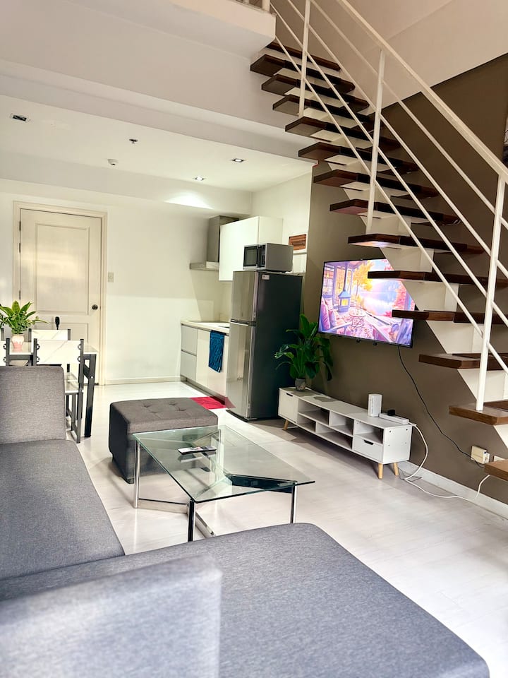 Makati Loft Rockwell View In Poblacion W/ Balcony - Makati