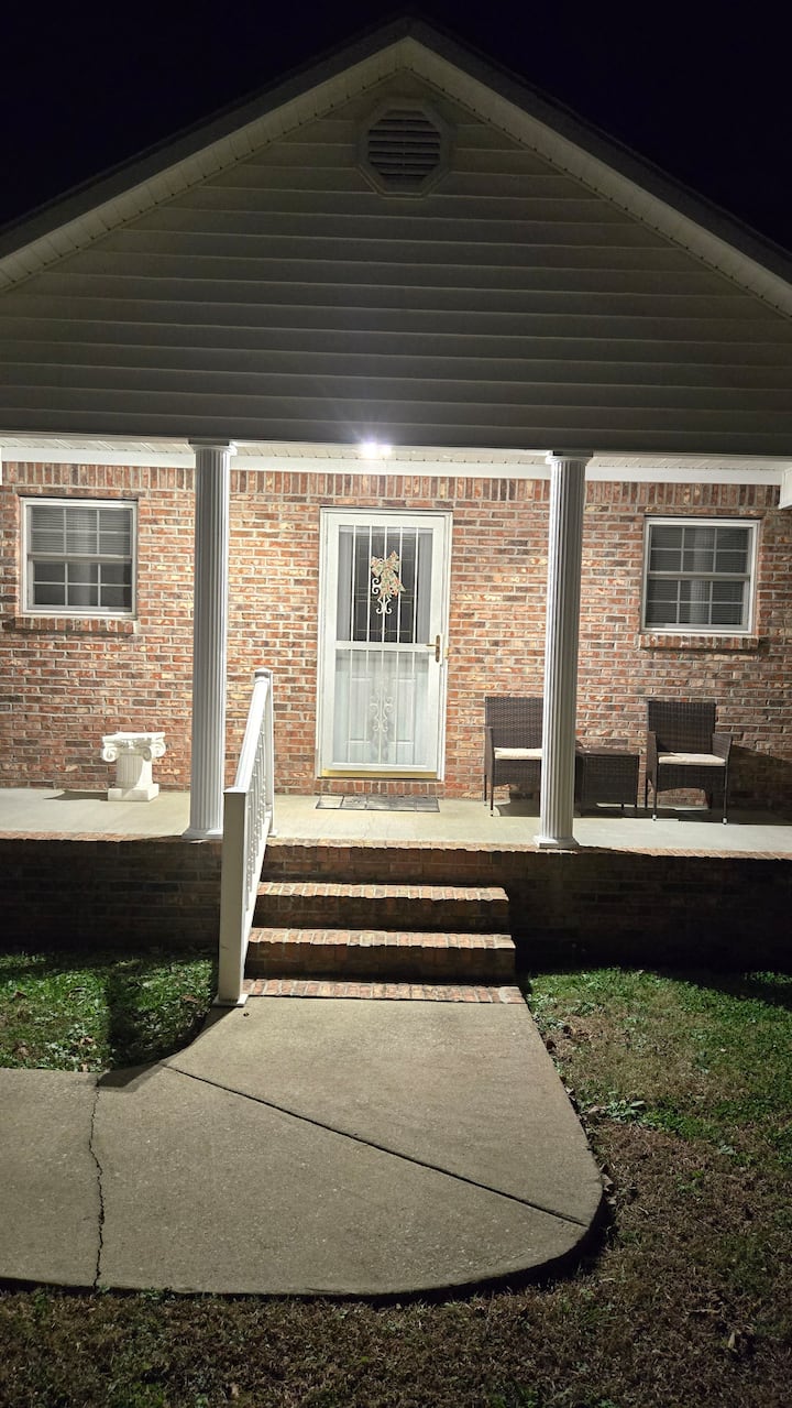 Cozy Home 1 - Florence, AL