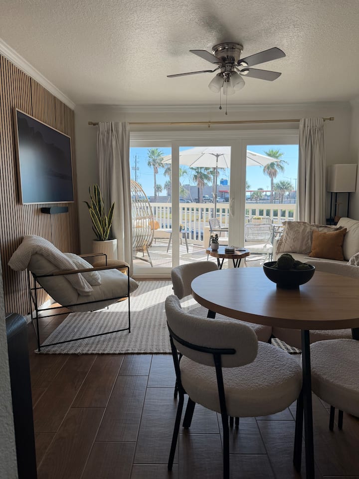 The Boho On The Seawall-beach Access, Pool, Relax - Galveston Island, TX