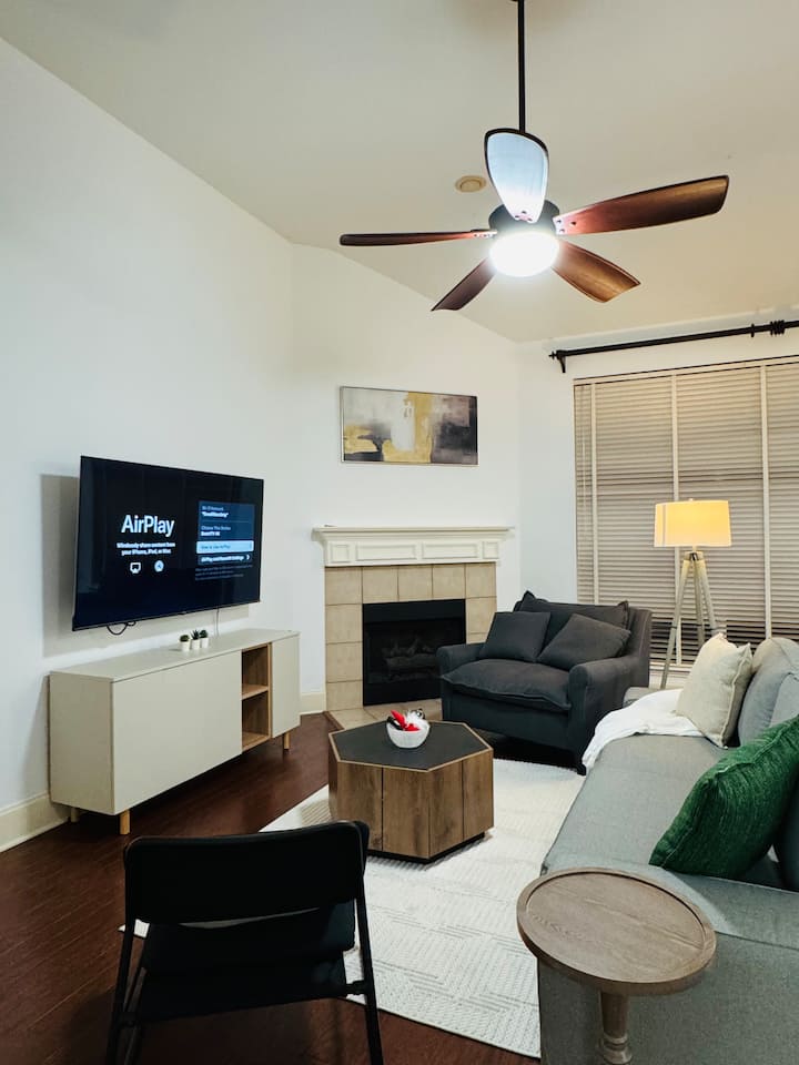 Warm Spacious Oasis With Arcade & Office Space - Frisco, TX