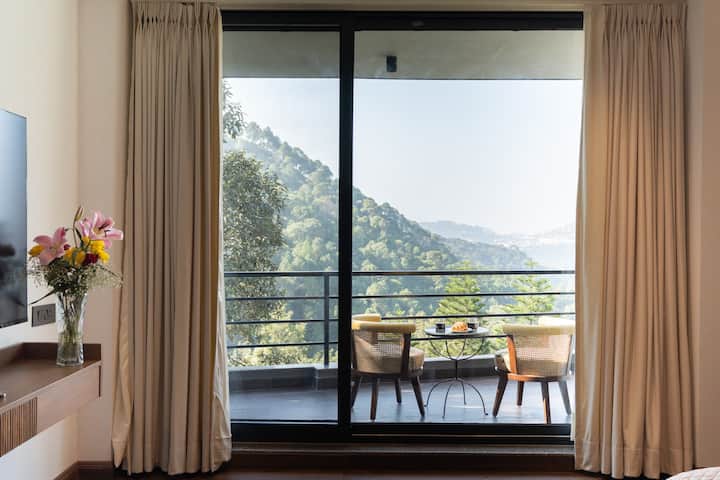 Stayvista At Eira Villa W/ Bonfire, Heated Pool - Chail