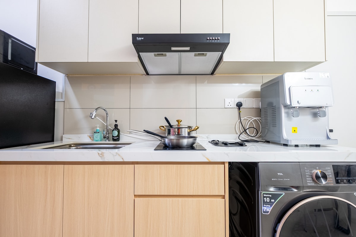 Cartoon Carnival Sky Suite Kids Wheel on the bus - Airbnb