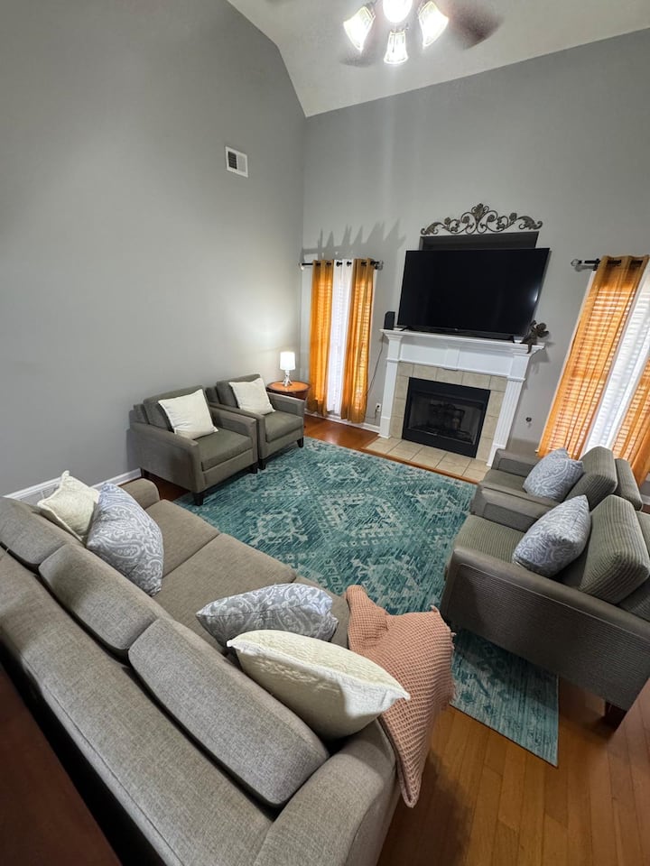 Spacious 5-bedroom Getaway Close To The Stateline - Southaven, MS