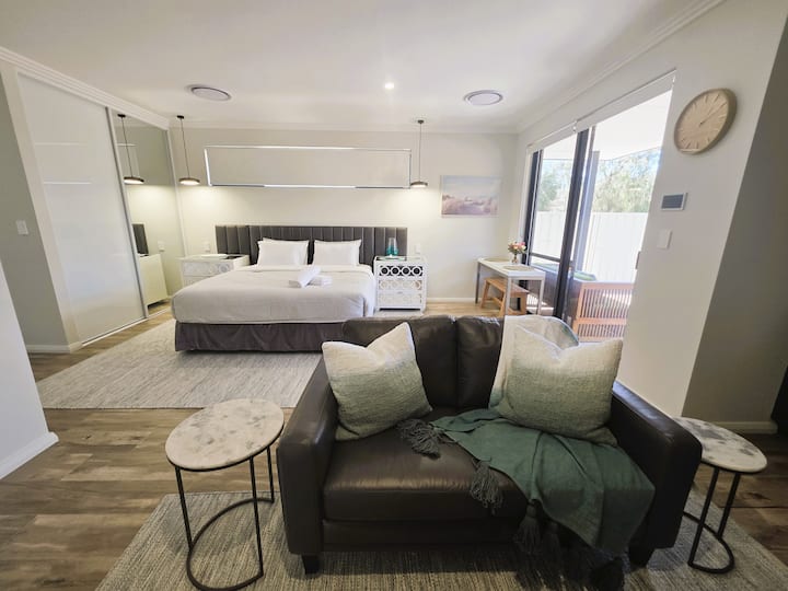 Tide & Time Studio - Broadwater