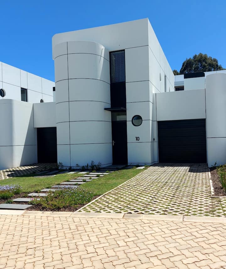 10 Hyacinth Lane, Arbour - 